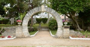 How To Build A Moon Gate Of Your Own - The Garden Magazine